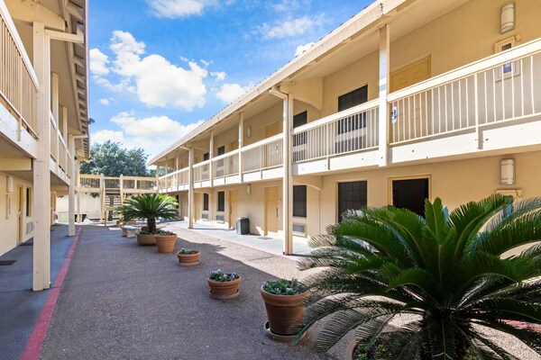 Coratel Inn & Suites By Jasper Wonderland Standard 2 Double Bed Ns - 유니버설시티