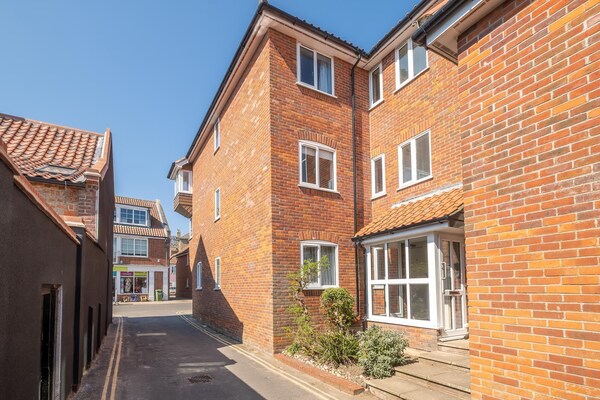 3 St Johns Court, Aldeburgh - Sleeps 3 Guests  In 2 Bedrooms - Aldeburgh