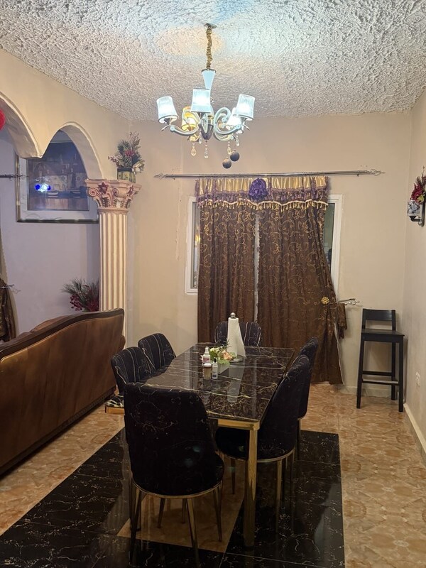 Charming 1-bedroom House In Phenomenal Freetown With Ac, Wifi, Fitness Room - Freetown