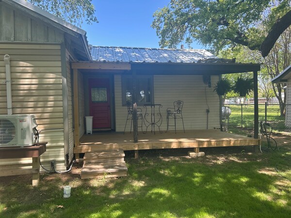 Cozy 1-bedroom Cabin With Ac, Wifi In Lovely Eagle Mountain Lake,newark Texas - Fort Worth, TX
