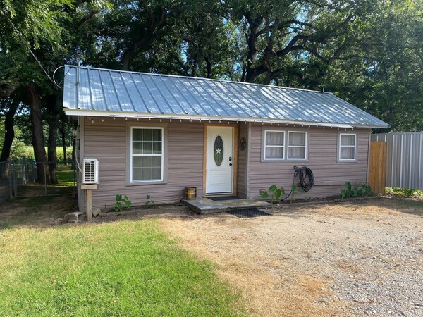 Cozy 1-bedroom Cabin With Ac, Wifi In Lovely Eagle Mountain Lake,newark Texas - 紐瓦克