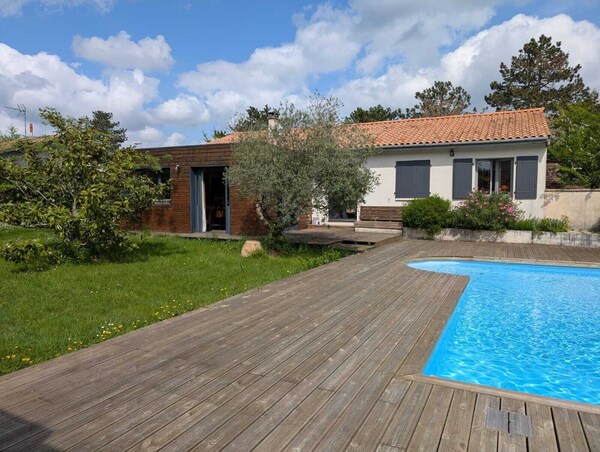 Atypical Family Home - Bouliac