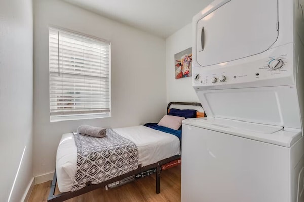 Cozy Retreat/tiny House - Near At&t Stadium - Fort Worth, TX