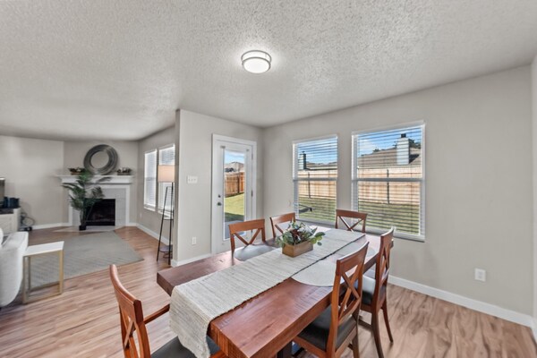 Spacious Family / Group Friendly 4-bedroom House In Charming Mckinney - Allen, TX