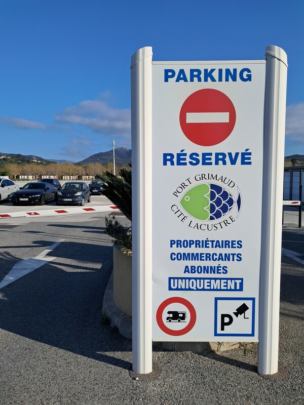 Studio Dans Une Tour Mythique Sur Leau à L'entrée De Porte Grimaud Avec Parking - Cogolin