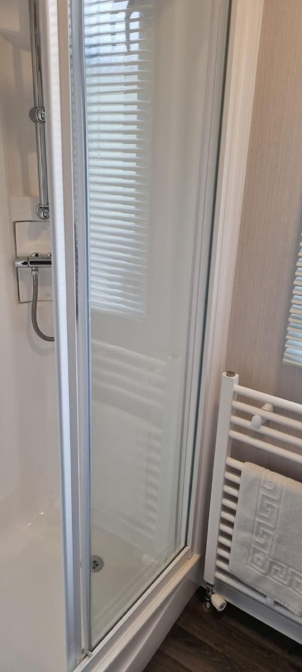 Stunning 6 Berth Caravan At Sun Valley Caravan Park, Rhyl Ref 81039n - Wales