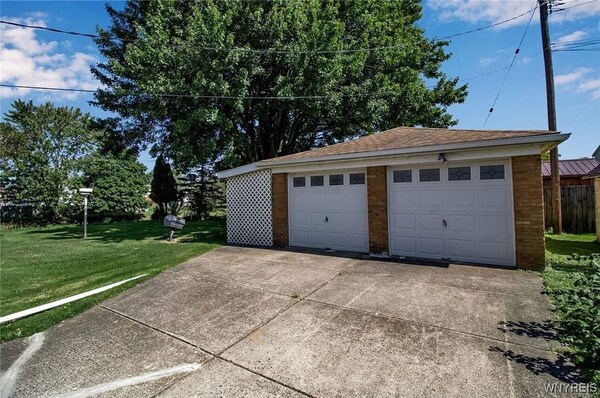 Beautiful Home In Buffalo Near Airport With Ac, Wifi, 3king Beds & Free Parking - Buffalo, NY