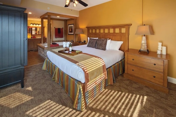 Adventure Awaits At Our 2br Gatlinburg Getaway Walk, Splash, Explore! - Gatlinburg, TN