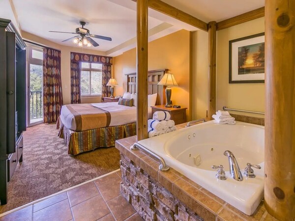 Adventure Awaits At Our 2br Gatlinburg Getaway  Walk, Splash, Explore! - Gatlinburg, TN