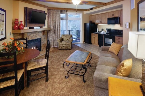 Adventure Awaits At Our 1br Gatlinburg Getaway  Walk, Splash, Explore! - Gatlinburg, TN