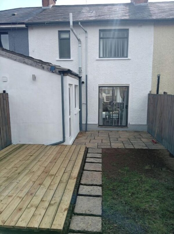 Renovated 3 Bedroom House, 3 Miles From City Centre, Belfast City Hall. - Solitude