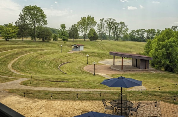 Newly Renovated Cabin W/ Hot Tub In The Center Of The Shawnee Hills Wine Trail! - Trail of Tears State Forest, Jonesboro