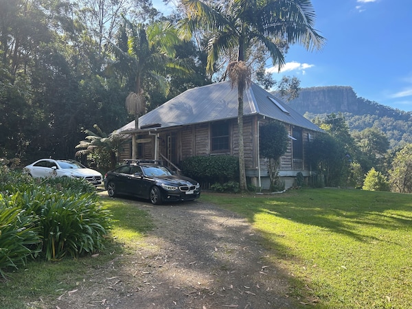 Historical 150 Year Old Timber Cabin At Kangaroo Valley - Robertson