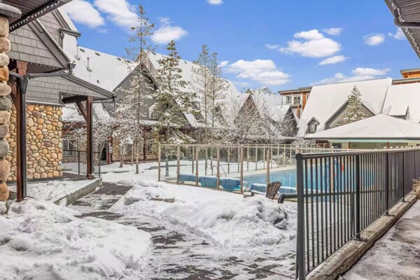 Mystic 2br Canmore Retreat W/ Pool,  Hot Tub + Bbq - Canmore