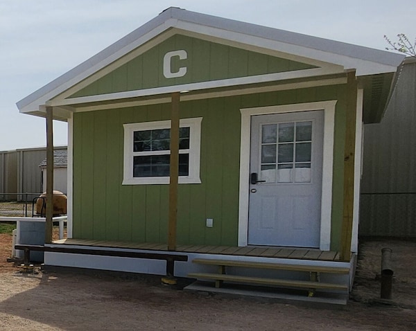 Tinyhouse With Ac And Laundry Area. Near Ector County Coliseum - Odessa, TX