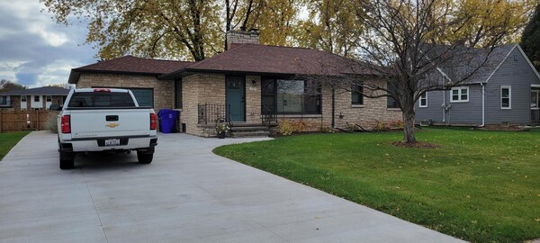 Prepared To Be Wowed By This 3 Bedroom Perfectly Located House In Appleton. - Appleton, WI