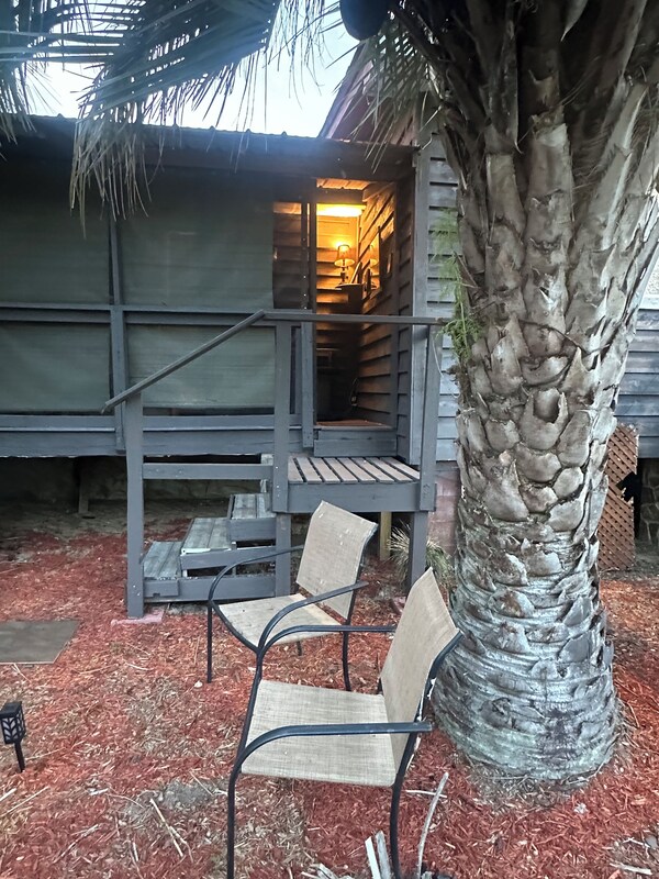 Charming 1-bedroom Apartment Tranquil Pondside- 5mins From Downtown - Albany, GA