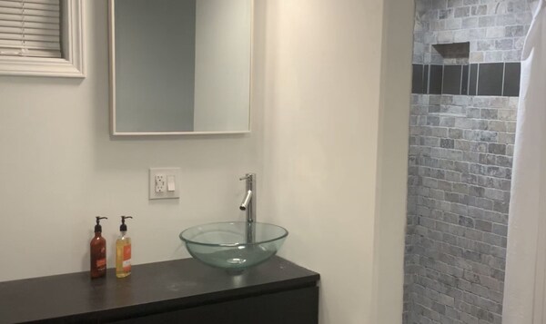 Cozy 2 Bedroom, Apartment In Downtown Hillsboro With Ac, Wifi, Fitness Room. - Hillsboro, OR