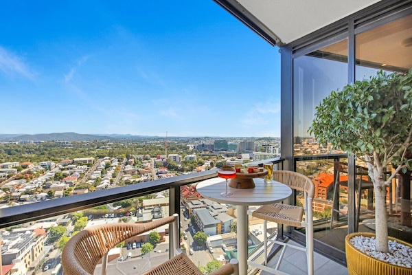 "The Valley Vibe! That View" - Brisbane