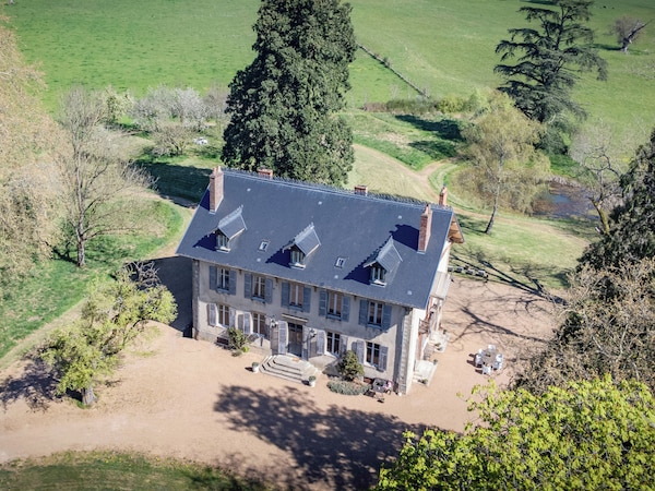 Superbe Manoir Avec Grand Jardin Paysagé - Nièvre