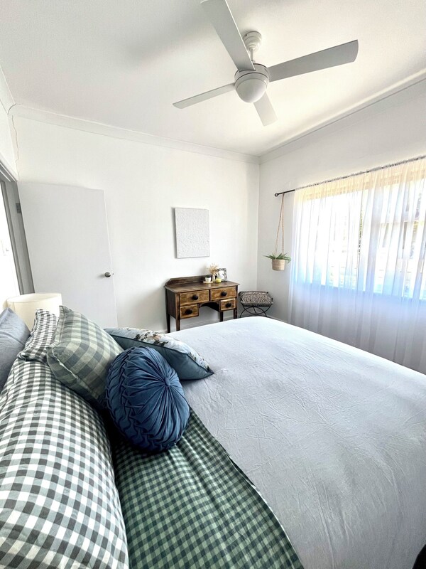 Gums N Roses B&b Quiet & Central Location. Spacious For Family & Pet Friendly - Bordertown