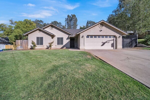 Relax & Reconnect At This Peaceful Poolside Sierra Retreat - Redding, CA