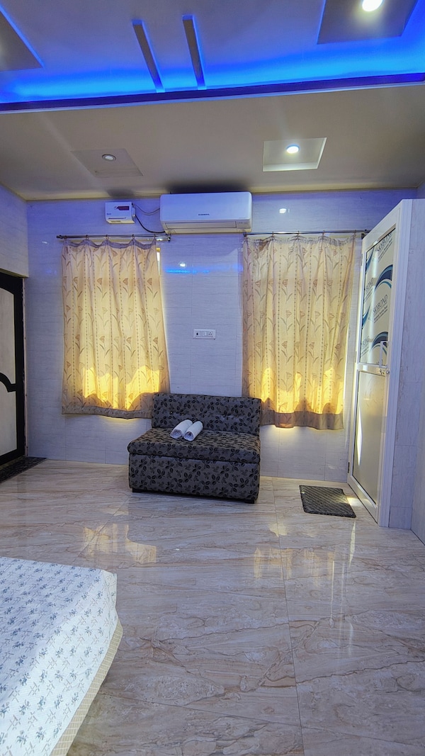 Dwarika Palace  8 Ac Rooms With Wifi Near Krishna Janmabhoomi Mathura - Vrindavan