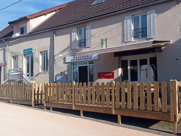 Grand Gîte Familial Avec Terrasse Et Animaux Acceptés à Louroux - Auvergne