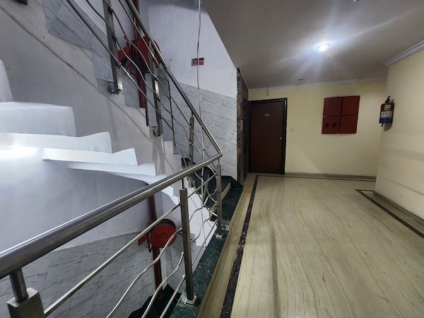 Hotel Mid Town With Ac, Wifi In New Delhi - New Delhi