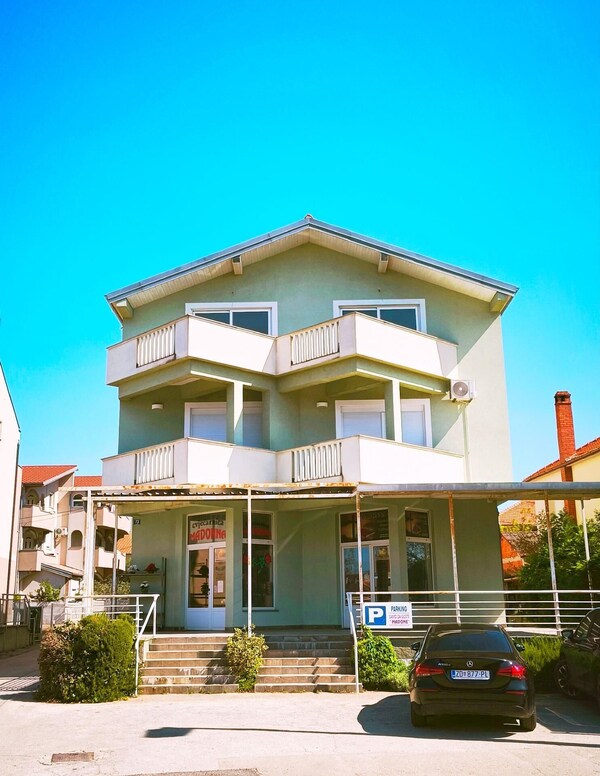Holiday Apartment Zadar For 1 - 4 Persons With 2 Bedrooms - Holiday Apartment In One Or Multi-family - Bibinje