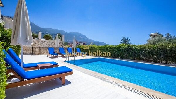 Located On Kalkan's Kalamar Road, With A Capacity Of Six People. - Antalya