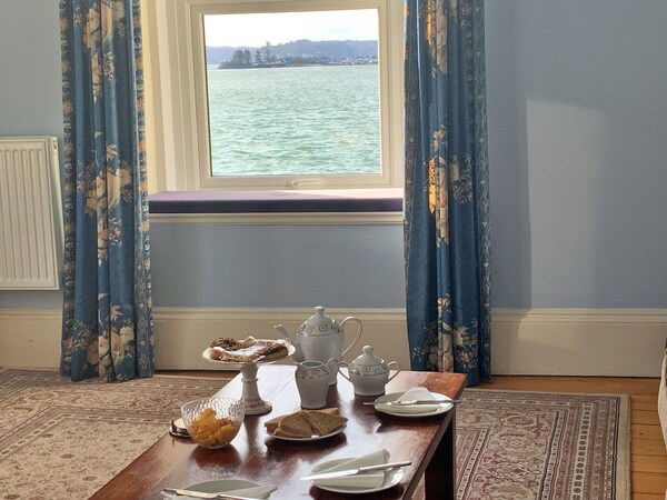 Waters Edge At Gadlys House - Beaumaris