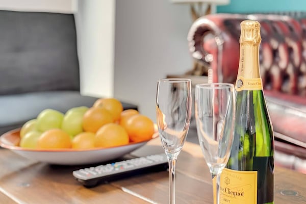 Fab City Centre Pad Within The Busy And Vibrant Kemp Town Area Of Brighton With Sea Views. - Brighton