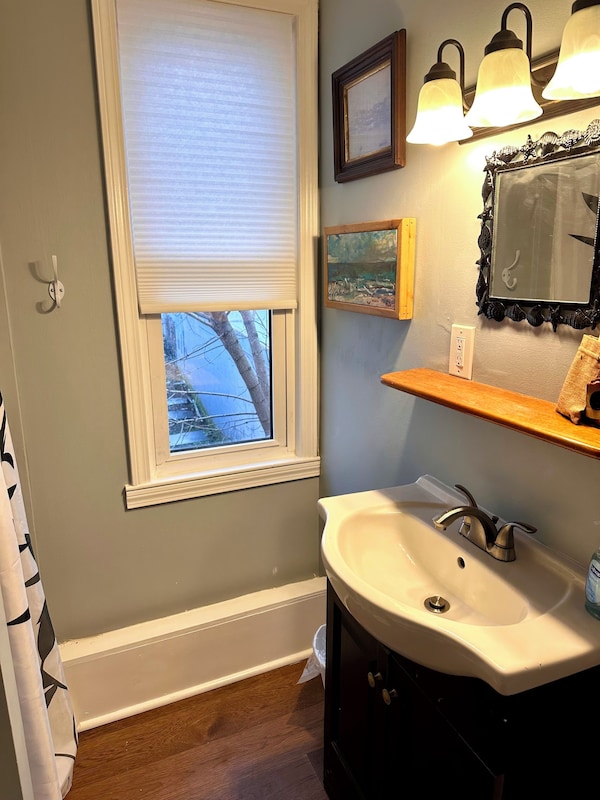 Walkable Near Downtown 1 Bedroom - Scarborough