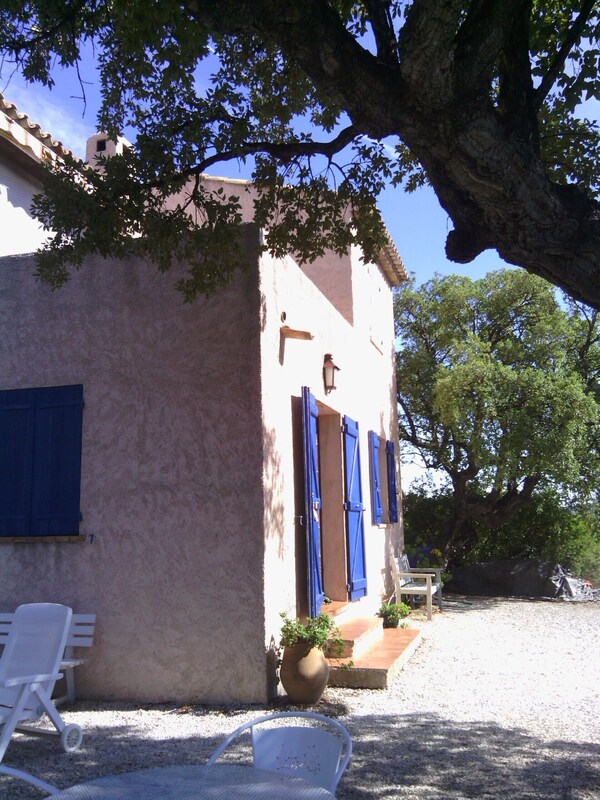 Calme,vue,confort Familial,jardin Arboré Clos,parking. Mobilier Jardin,diner - Hyères