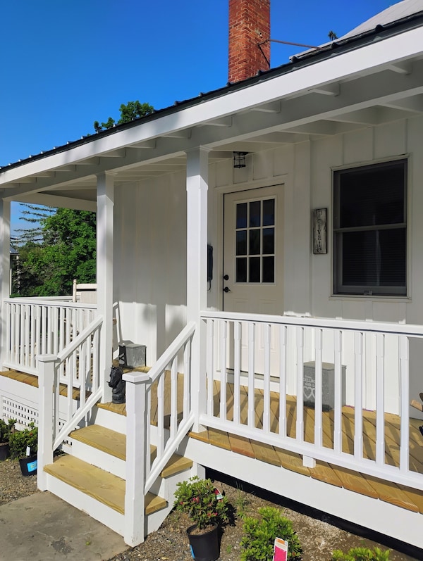 Charming 1-bedroom Rekindled  Farmhouse Historic Sugar Loaf, Ny - Middletown, NY