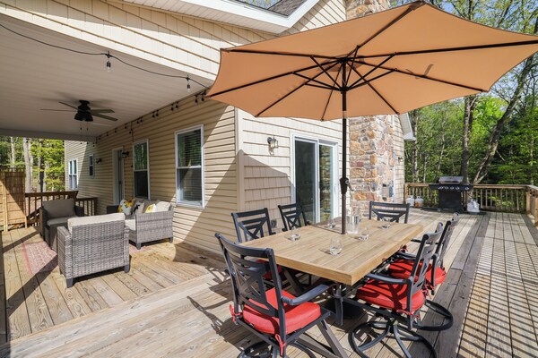Massive Mountain Chalet Nestled In Nature For Large Groups W/ Pool & Lake Access - Jim Thorpe, PA