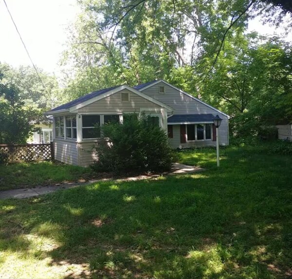 Waterfront Charming Cottage - Rhinebeck, NY