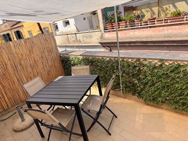 Vicolo 9 E 3 Quarti: Palazzina Terra-cielo In Centro - Gaeta