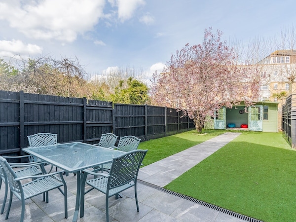 Pass The Keys |4-bedroom Seafront House In Southend | Sea Views - Westcliff-on-Sea