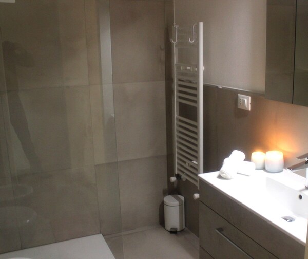 Renovated In The Center And A Stone's Throw From The Sea With Parking Facilities - Livorno