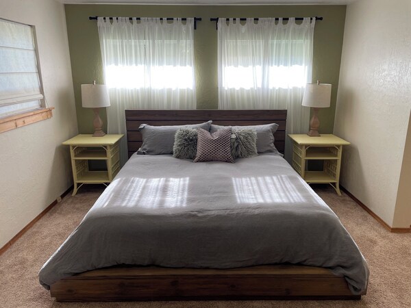 Comfortable Home Near The Avenue Of The Giants With Large Pond On The Eel River. - Fortuna, CA