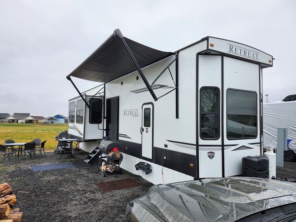 3-bedroom Rv In Charming Mardon Resort On The Golf Course. Pets Ok With Ac, Wifi - Washington