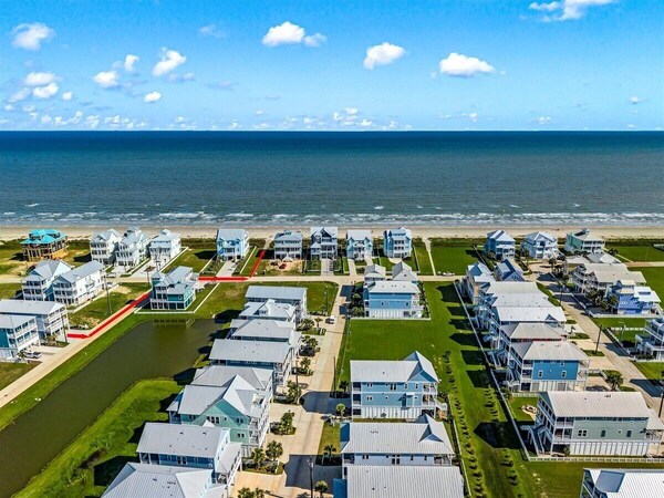 Fantastic Views! 2-min Walk To Beach-5 Bdr&4.5 Bth - Galveston Island, TX