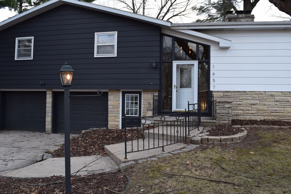 The Birchwood - 1 Mile From Lambeau Field! - Hobart, WI