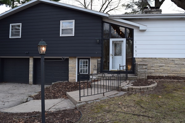 The Birchwood - 1 Mile From Lambeau Field! - Hobart, WI