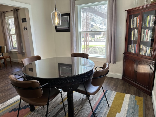 Crabapple Cottage - 2 Blocks To Mirror Pond, 1 Gig Wifi, Great Location - Oregon