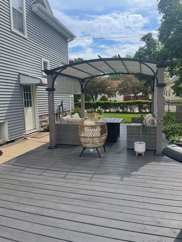Fly Into Comfort: Perfect Home Rental For Aviation Week! - Oshkosh, WI