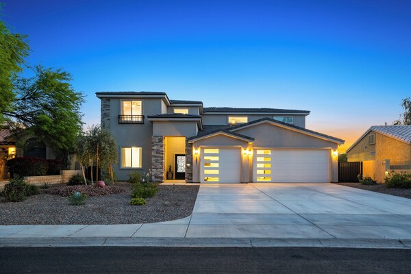 6 Bdr Modern Home W/river & Beach Access! - Laughlin, NV