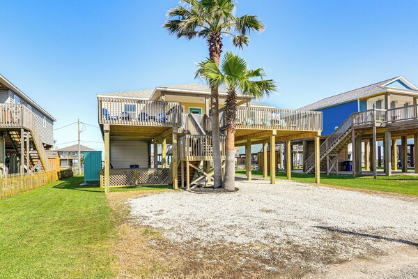 1 Block To Surfside Beach: Home W/ Gulf Views! - Lake Jackson, TX